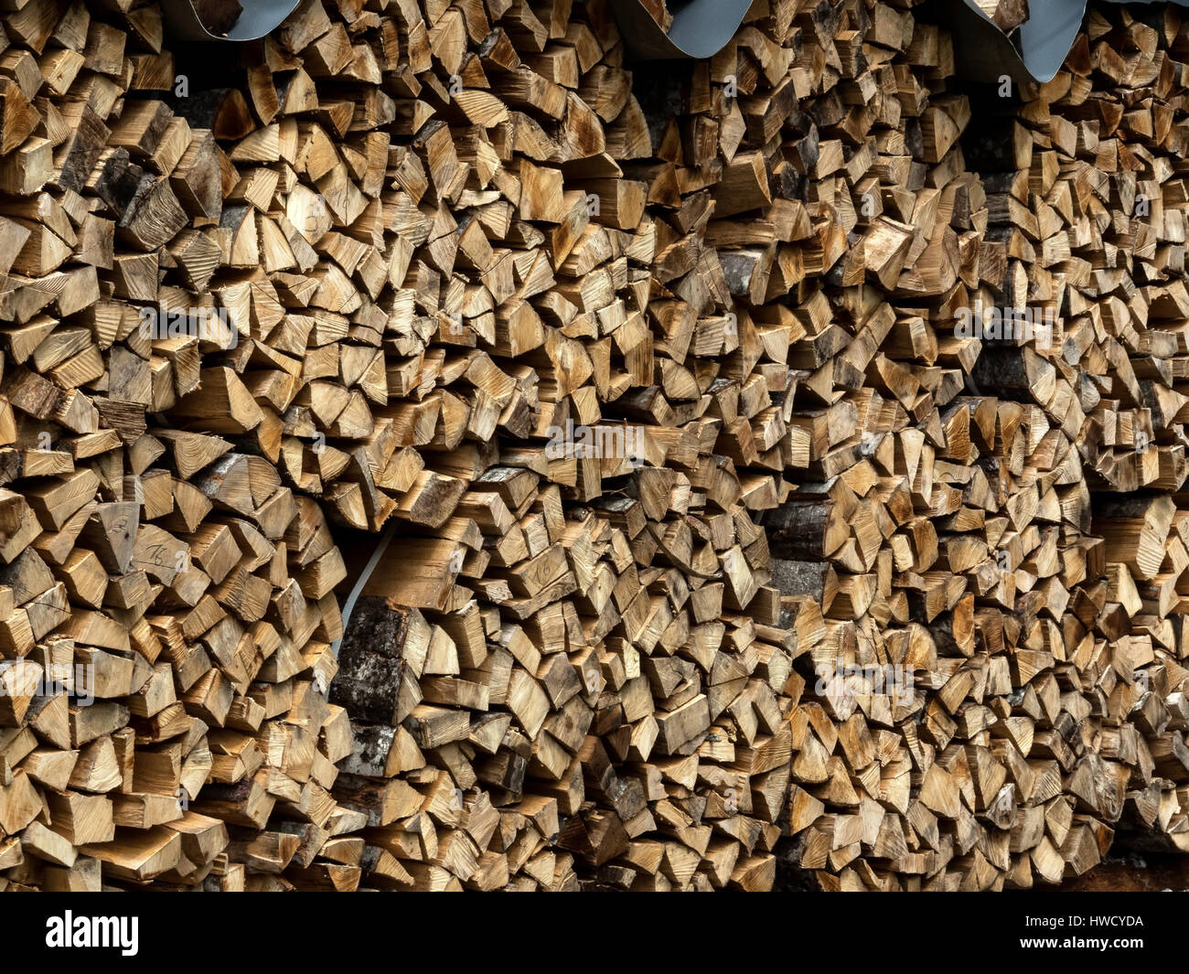 Stapeln sich Holz als ein Brennholz für den Winter, Aufgestapeltes Holz ...
