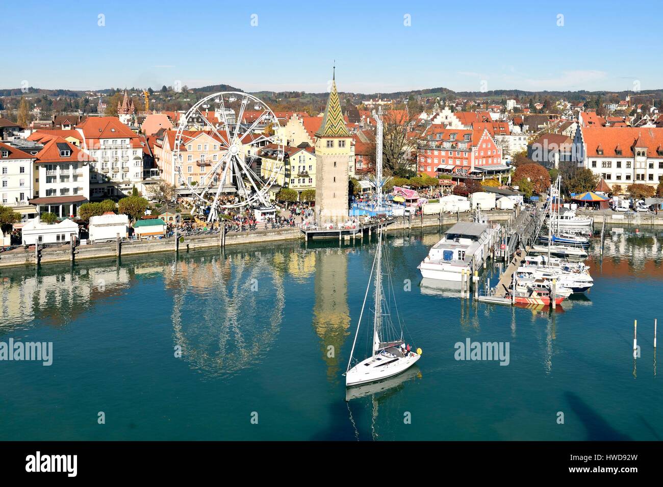 Deutschland, Bayern, Bodensee (Bodensee), Lindau, der Hafen mit alten ...