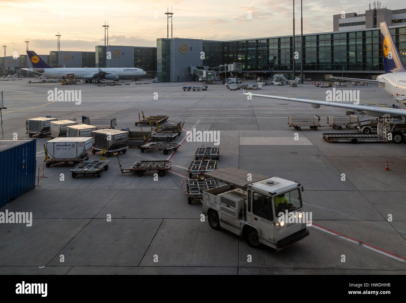 Lufthansa service -Fotos und -Bildmaterial in hoher Auflösung – Alamy