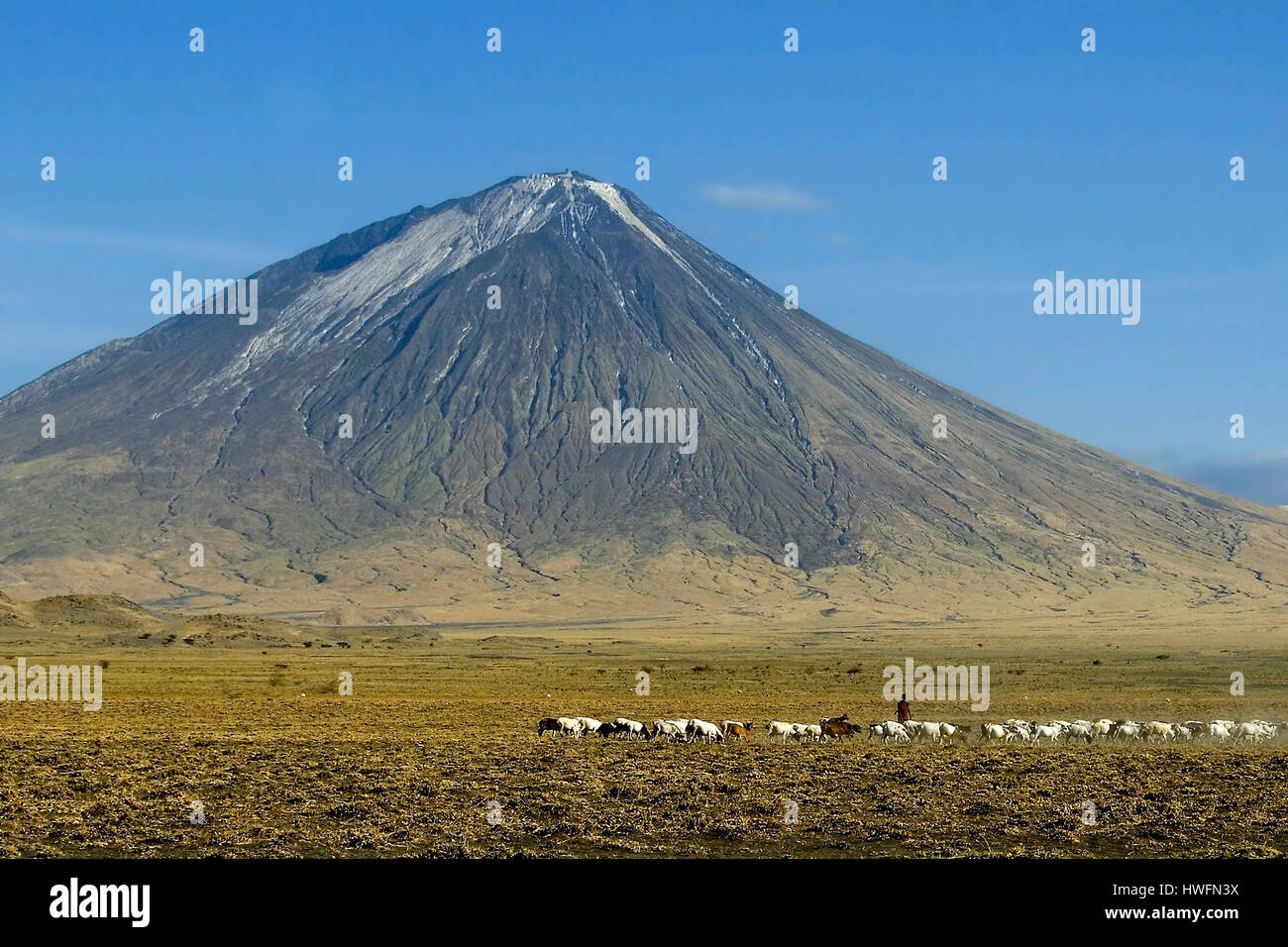 Der Heilige Berg - "Berg Gottes" - Ol Doinyo Lengai am Lake Natron ...