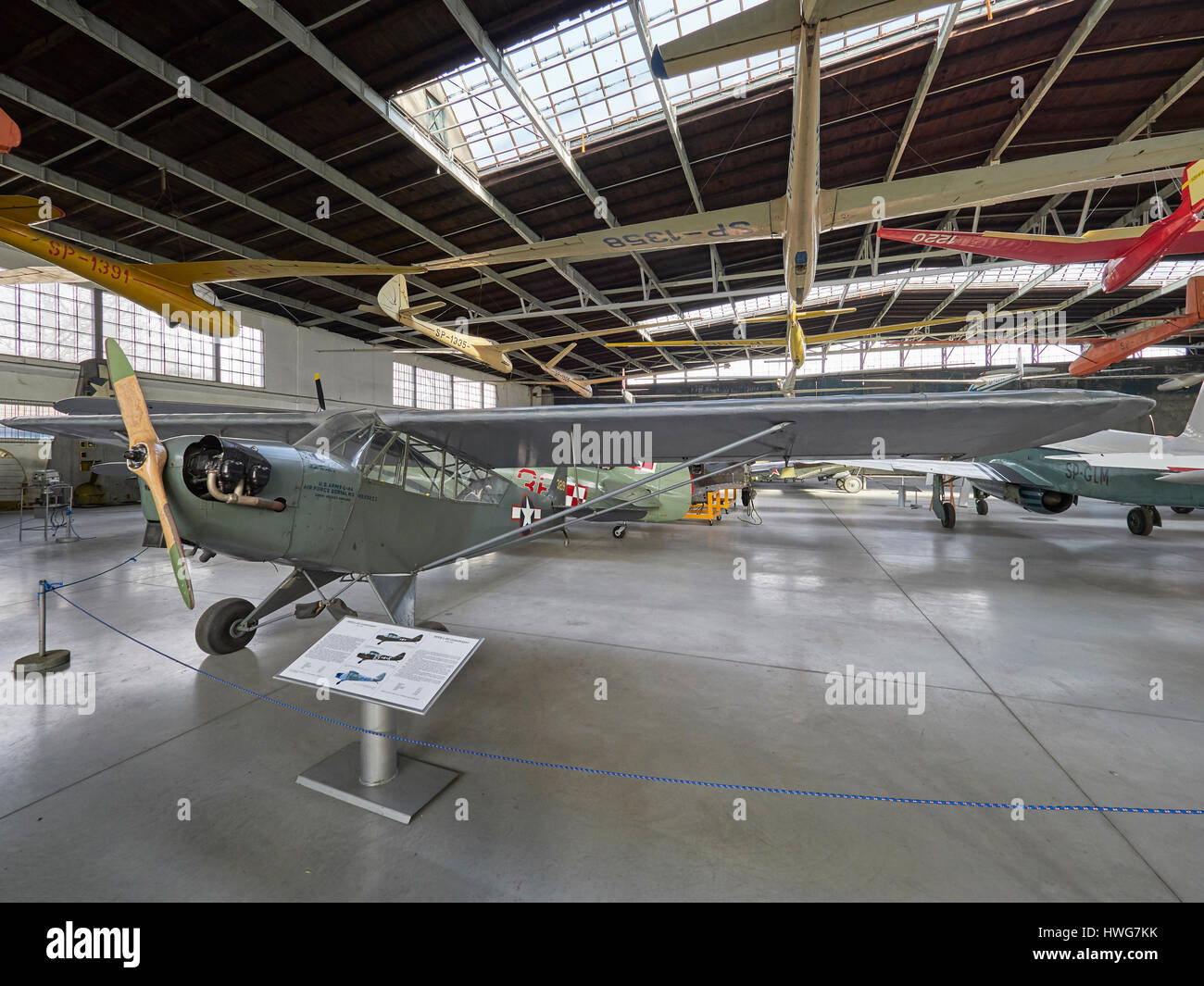 Piper l-4 Grasshopper im Krakau Aviation Museum in Polen ...
