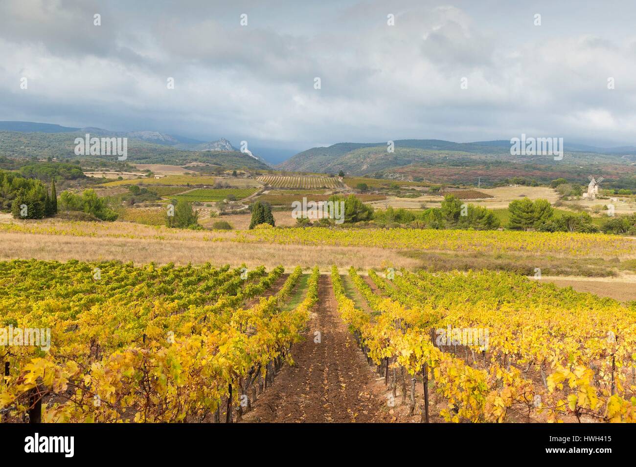 Villeneuve les corbieres -Fotos und -Bildmaterial in hoher Auflösung ...