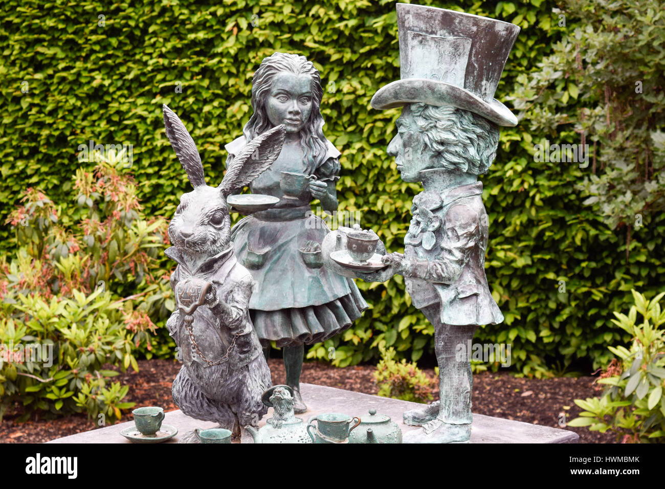 Hutmacher alice im wunderland -Fotos und -Bildmaterial in hoher ...