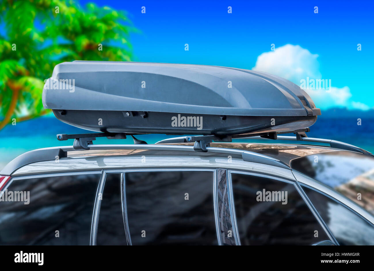 Roof box -Fotos und -Bildmaterial in hoher Auflösung – Alamy