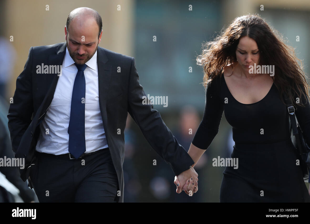 Aaron Brown (links) verlässt Winchester Crown Court, der wegen ...