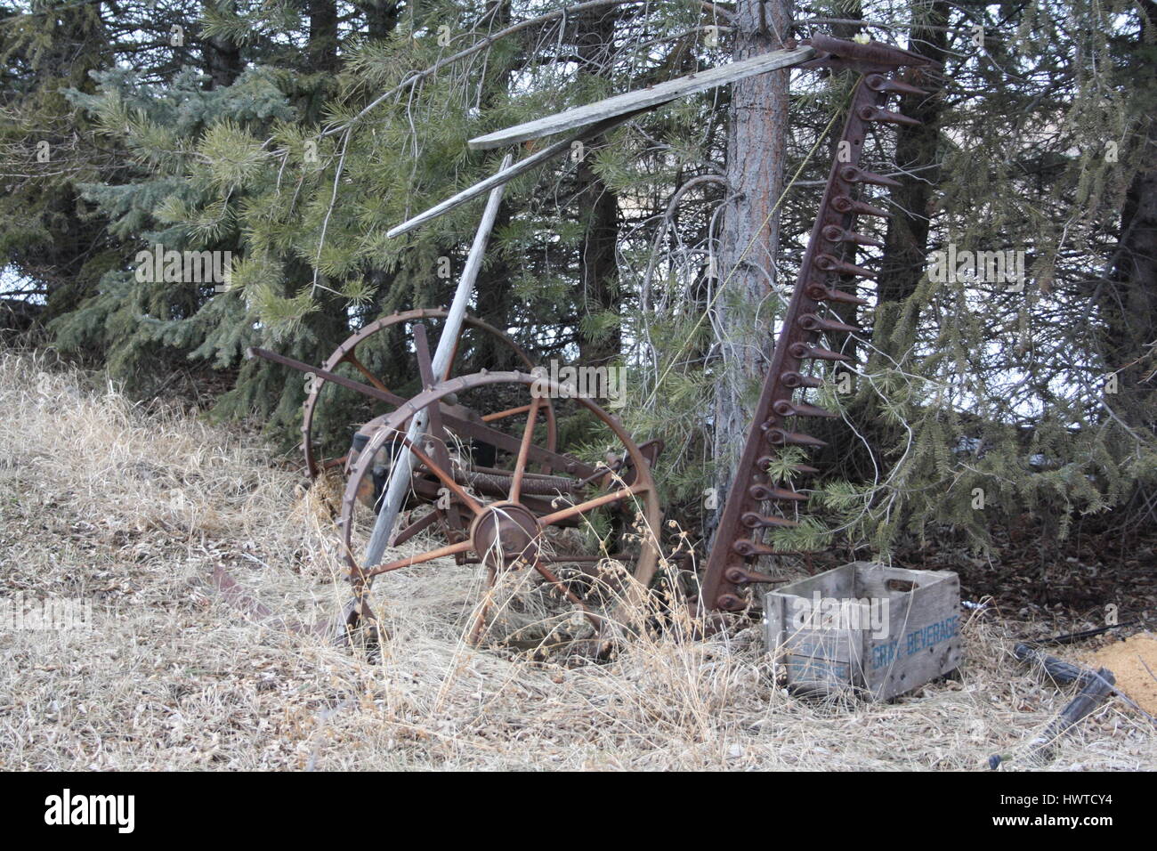 Old rustic farm equipment -Fotos und -Bildmaterial in hoher Auflösung ...