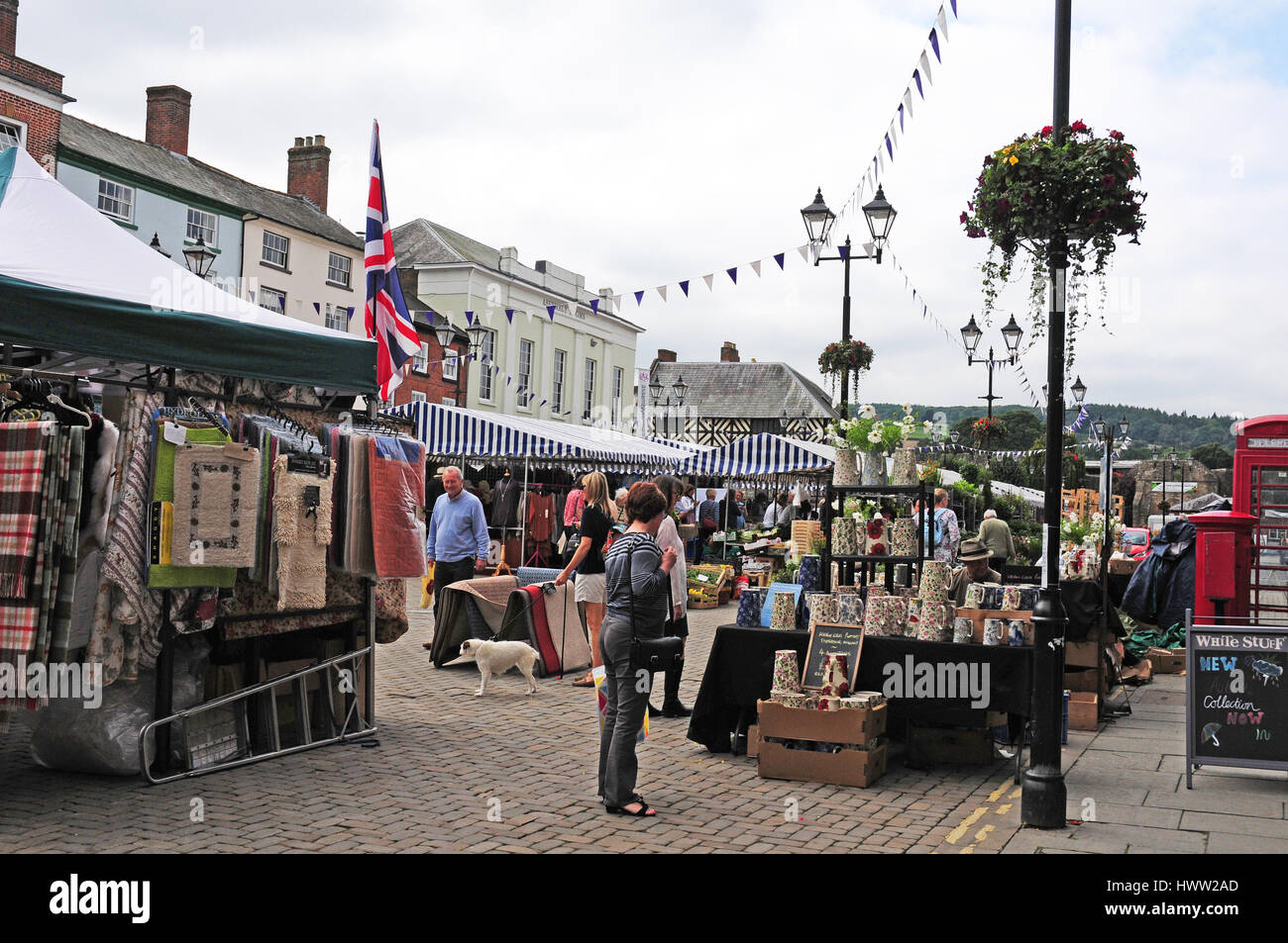 Ludlow market square -Fotos und -Bildmaterial in hoher Auflösung – Alamy
