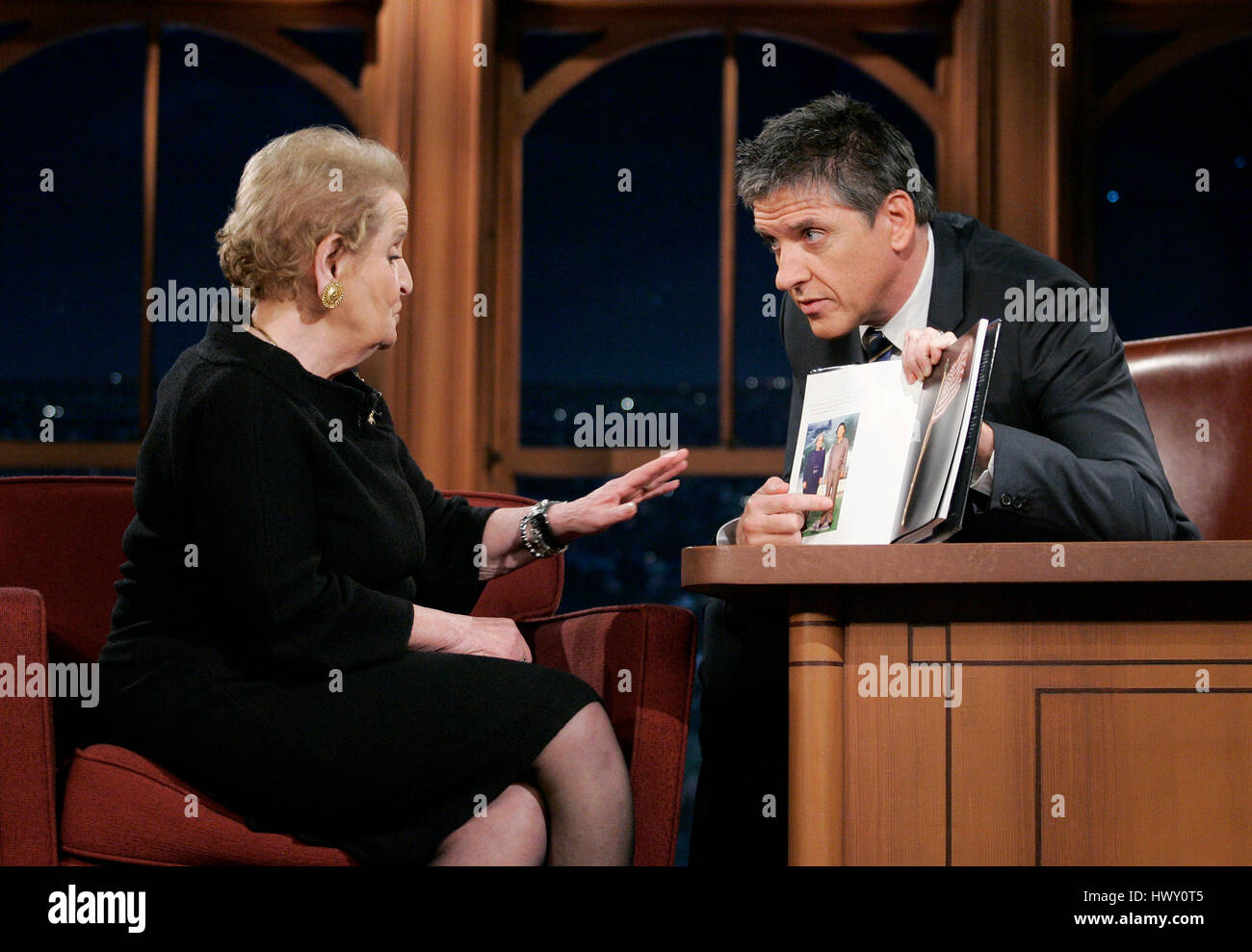 Read my pins book madeleine albright -Fotos und -Bildmaterial in hoher ...