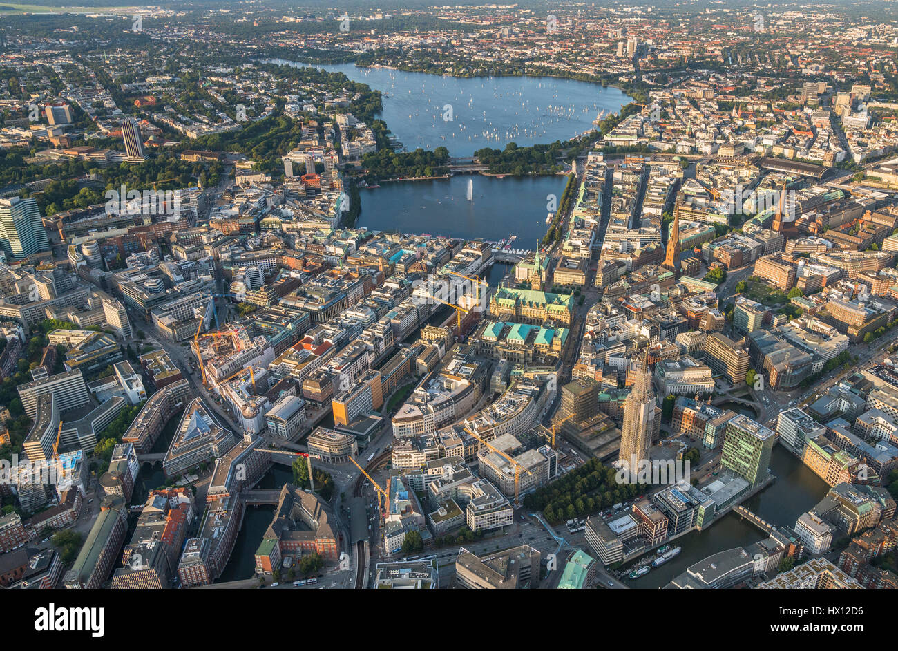 Luftbild von bezirk mitte -Fotos und -Bildmaterial in hoher Auflösung ...
