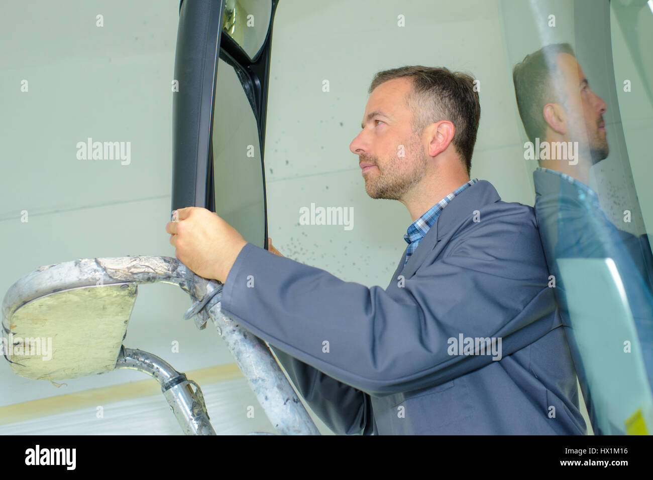 Monteur reiseverkehr -Fotos und -Bildmaterial in hoher Auflösung – Alamy