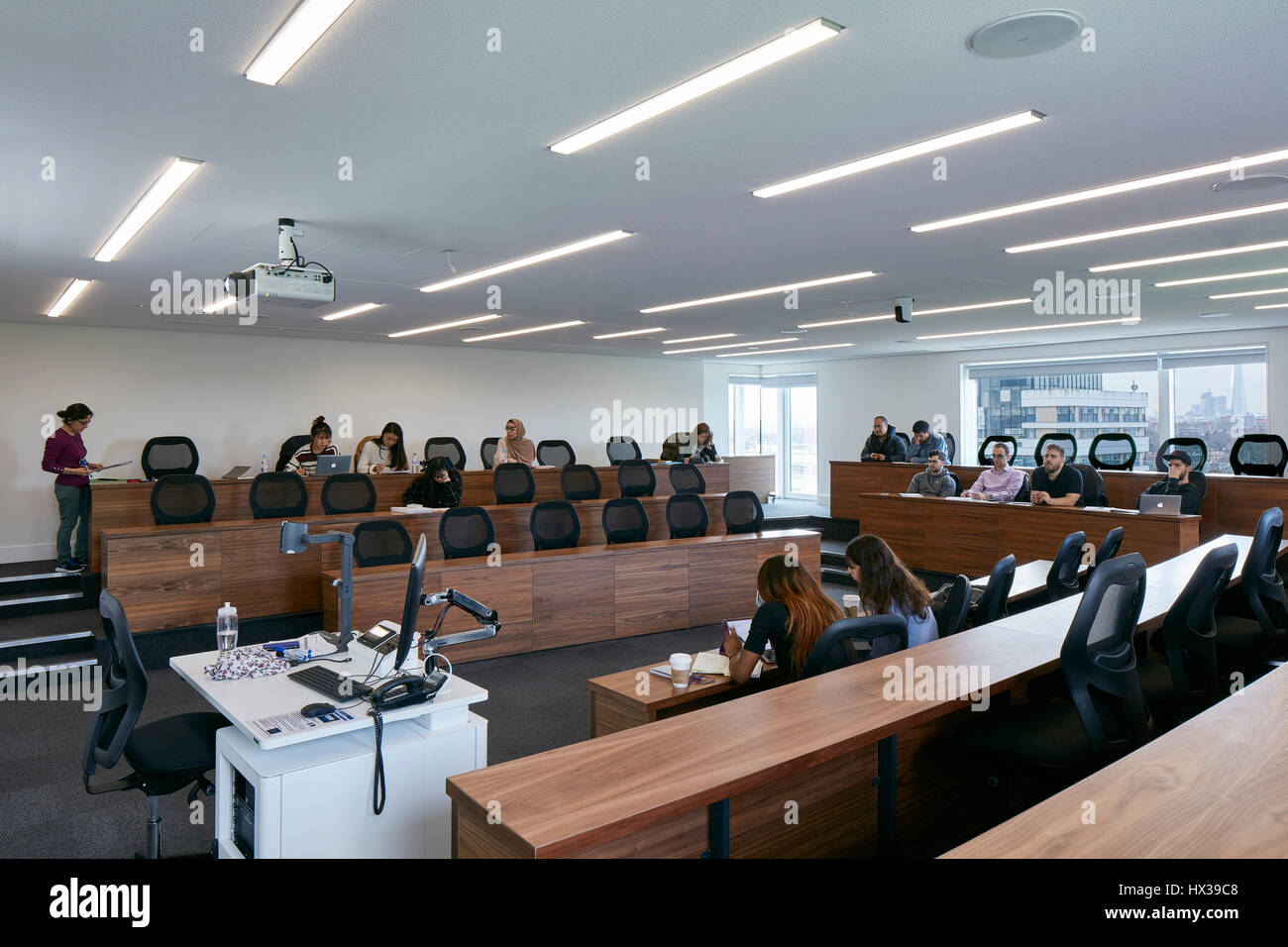 Harvard-Stil-Hörsaal. Queen Mary University Graduate Centre, London ...