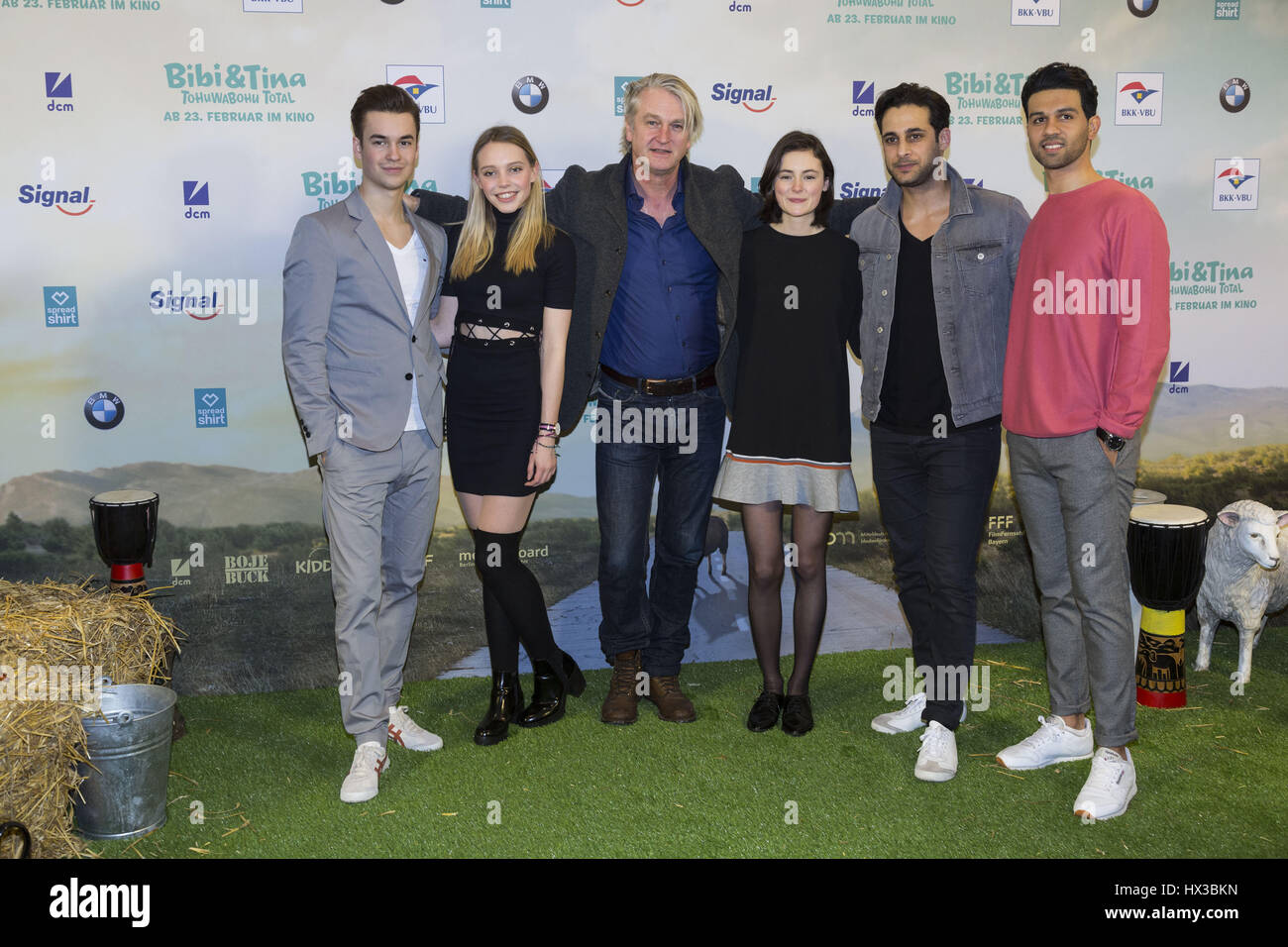 Akteure zu besuchen die Premiere des Films "Bibi Und Tina" bei Cinemaxx ...