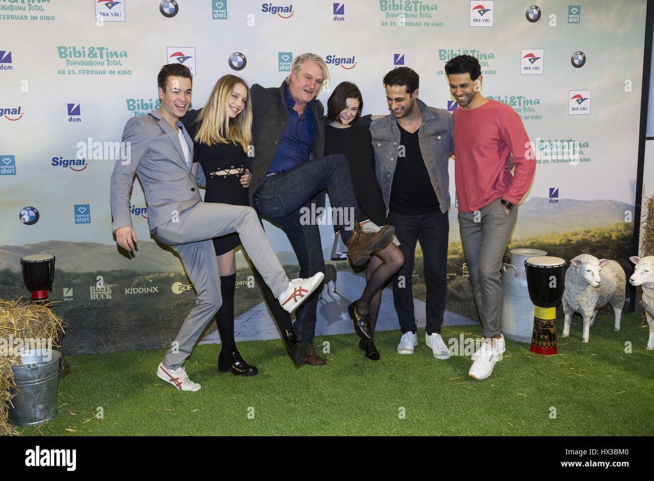 Akteure zu besuchen die Premiere des Films "Bibi Und Tina" bei Cinemaxx ...