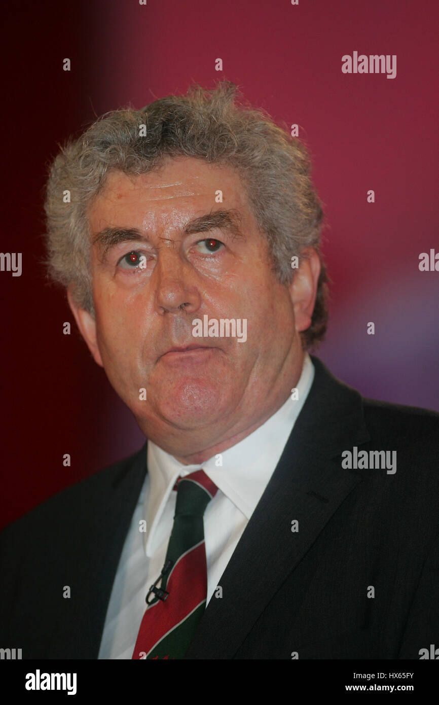 RHODRI MORGAN MP erster MINISTER für WALES 27. September 2004 die ...