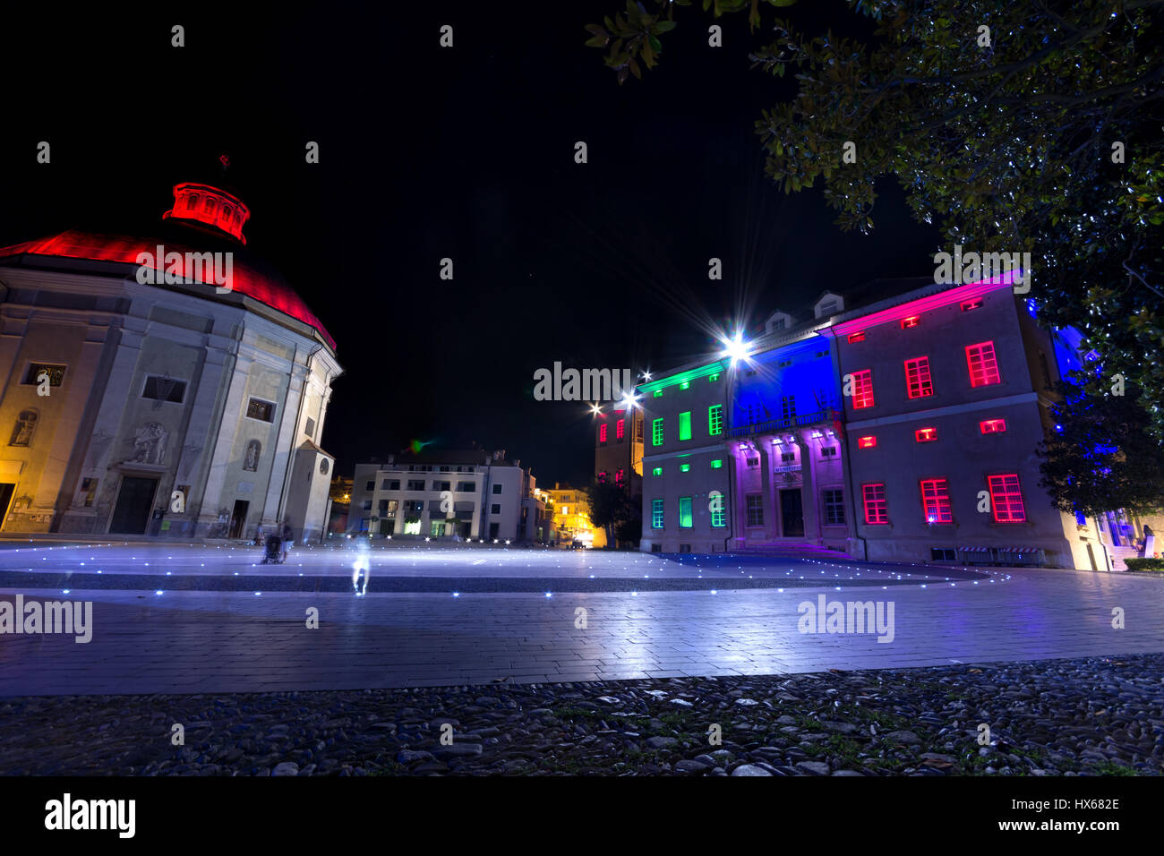 eine Nacht Blick auf die wichtigsten Placet von Loano, mit Rathaus ...