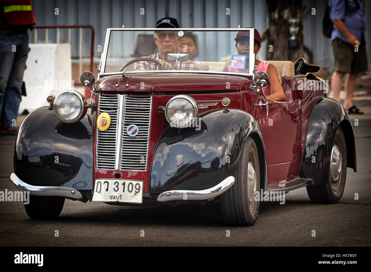 Austin 8 Tourer. Britische Oldtimer classic 1940. Top Cabrio zu öffnen ...