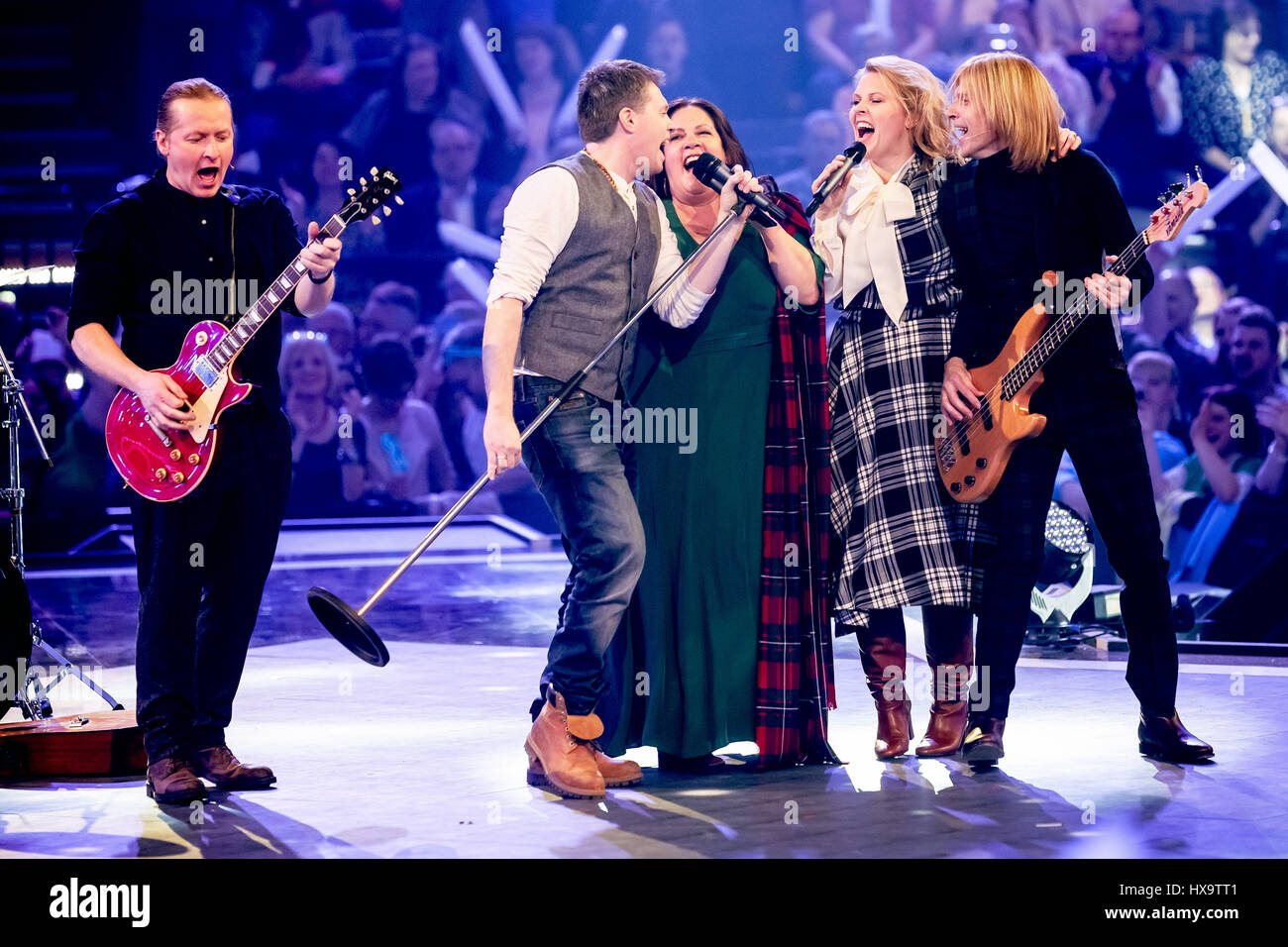 Oldenburg, Deutschland. 25. März 2017. Musiker aus der Kelly Family ...