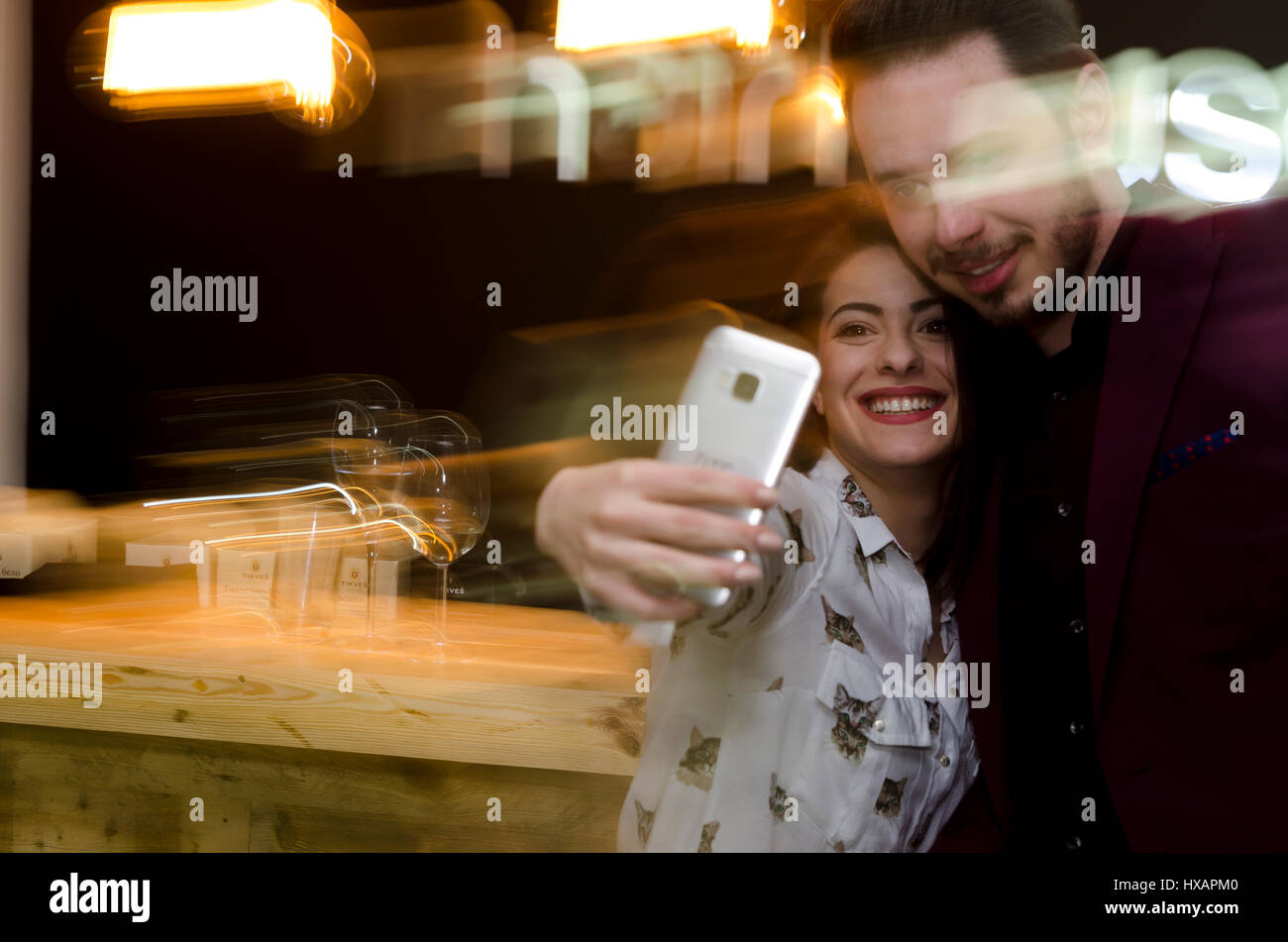 Girl drunk bar -Fotos und -Bildmaterial in hoher Auflösung – Alamy