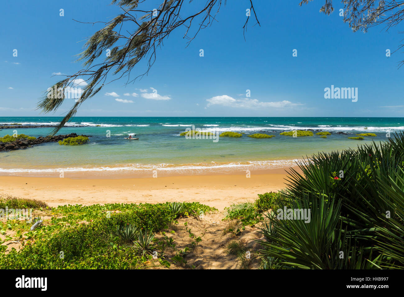 Blick entlang Bargara Strand bei Sonnenaufgang, Bundaberg, Queensland ...