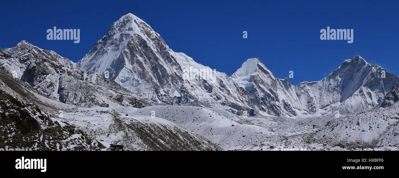 Mount pumori -Fotos und -Bildmaterial in hoher Auflösung – Alamy