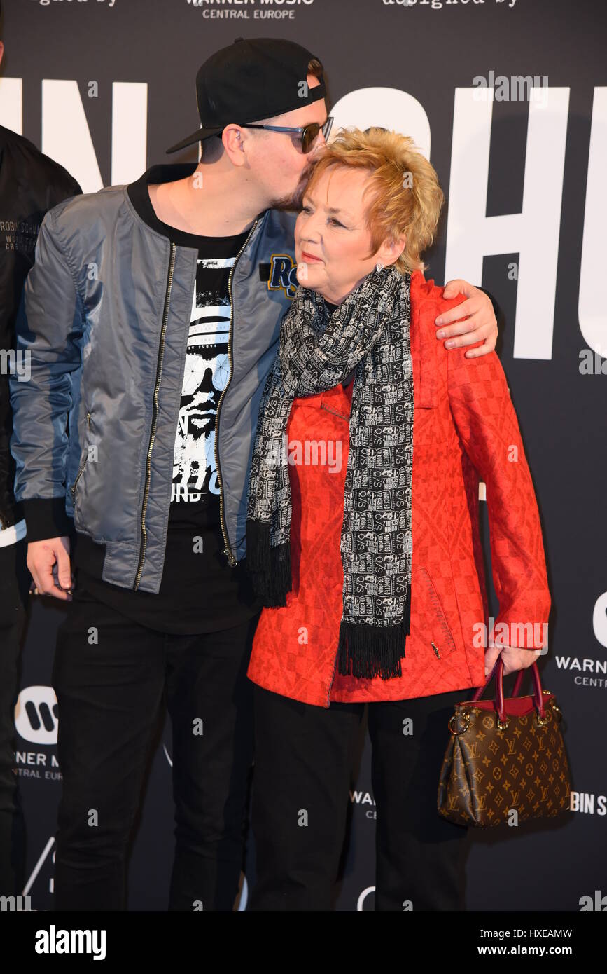 Premiere von "Robin Schulz - der Film" im Cinemaxx-Kino. Mitwirkende ...