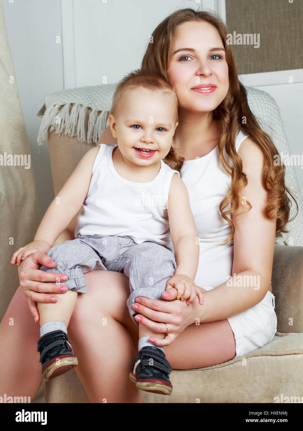 Mutter und Baby Studio Stockfotos und -bilder Kaufen - Alamy