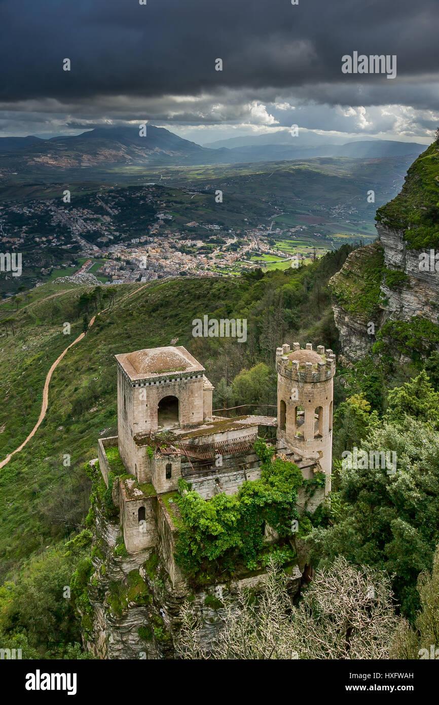 Torretta pepoli ereice ansicht -Fotos und -Bildmaterial in hoher ...