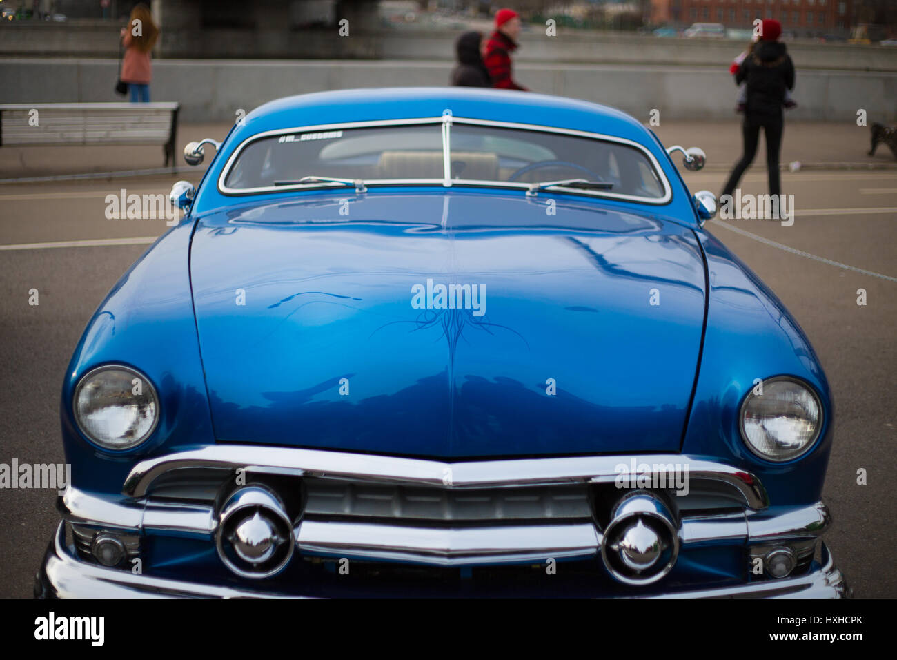 Blaues automobil -Fotos und -Bildmaterial in hoher Auflösung – Alamy