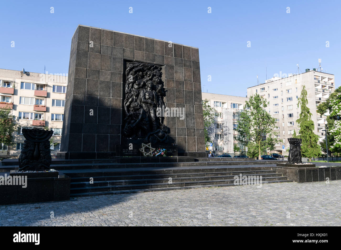 Das Ghetto-Helden-Denkmal erinnert an den Aufstand im Warschauer Ghetto ...