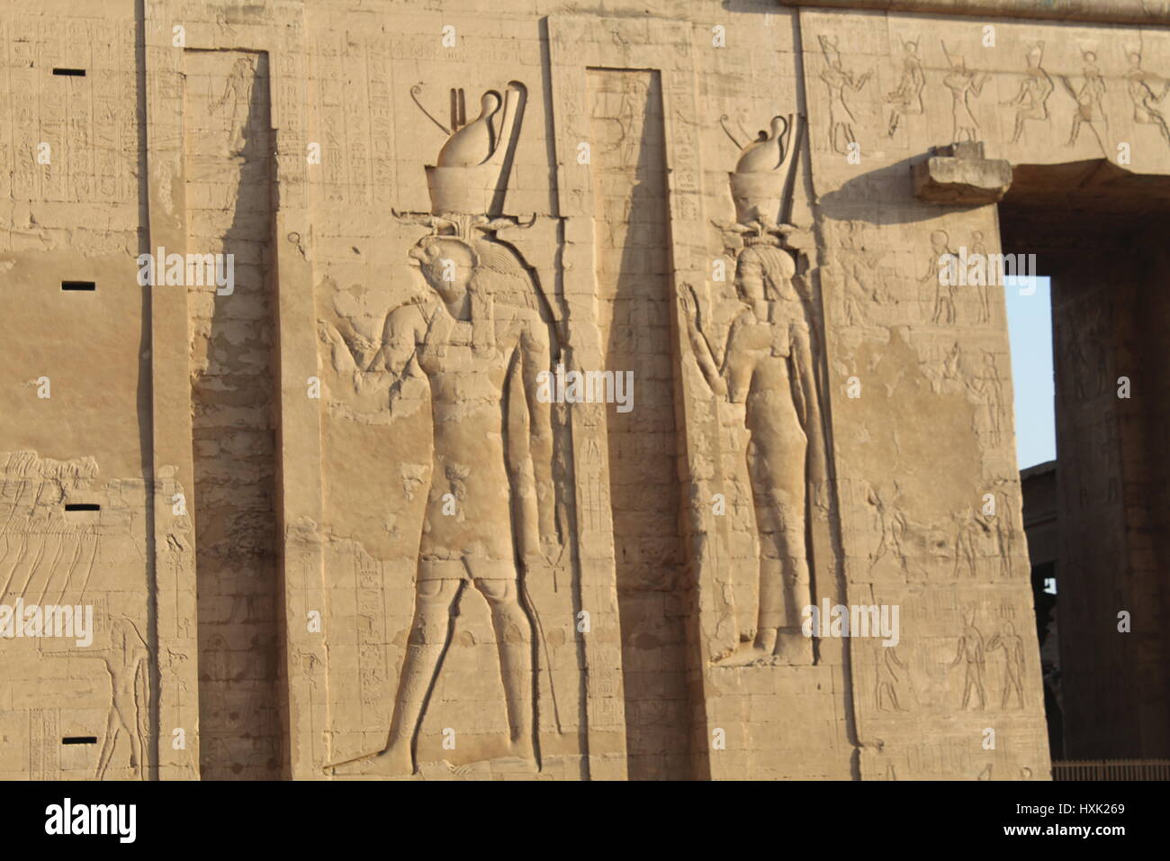 Edfu Tempel des Horus in Edfu Stadt am Nil Stockfotografie - Alamy