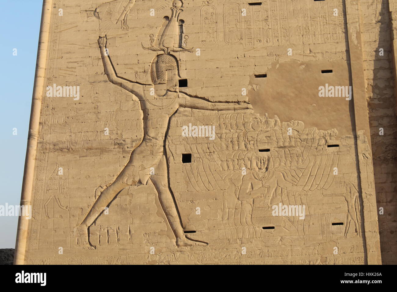 Edfu Tempel des Horus in Edfu Stadt am Nil Stockfotografie - Alamy