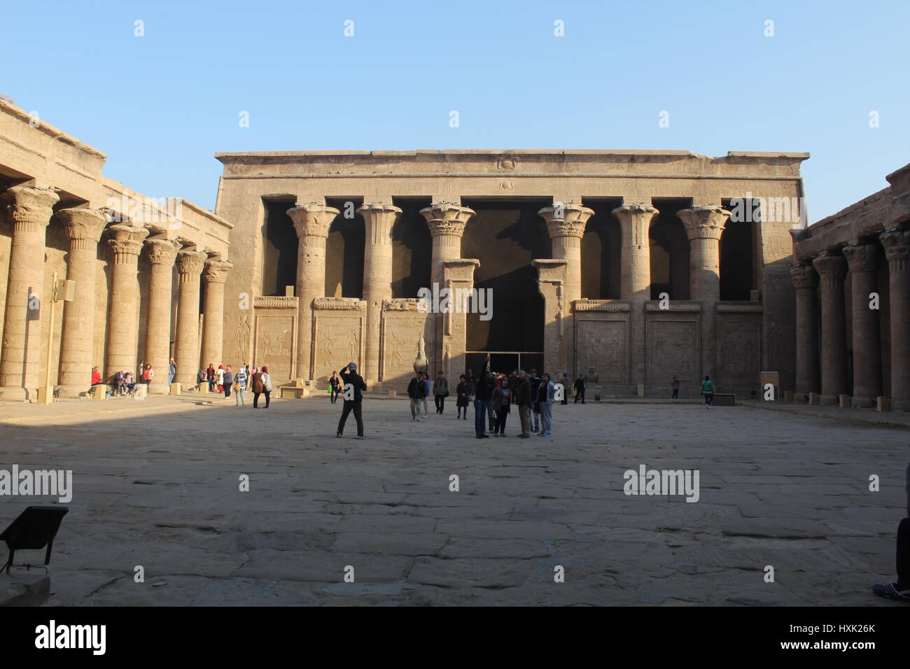 Edfu Tempel des Horus in Edfu Stadt am Nil Stockfotografie - Alamy