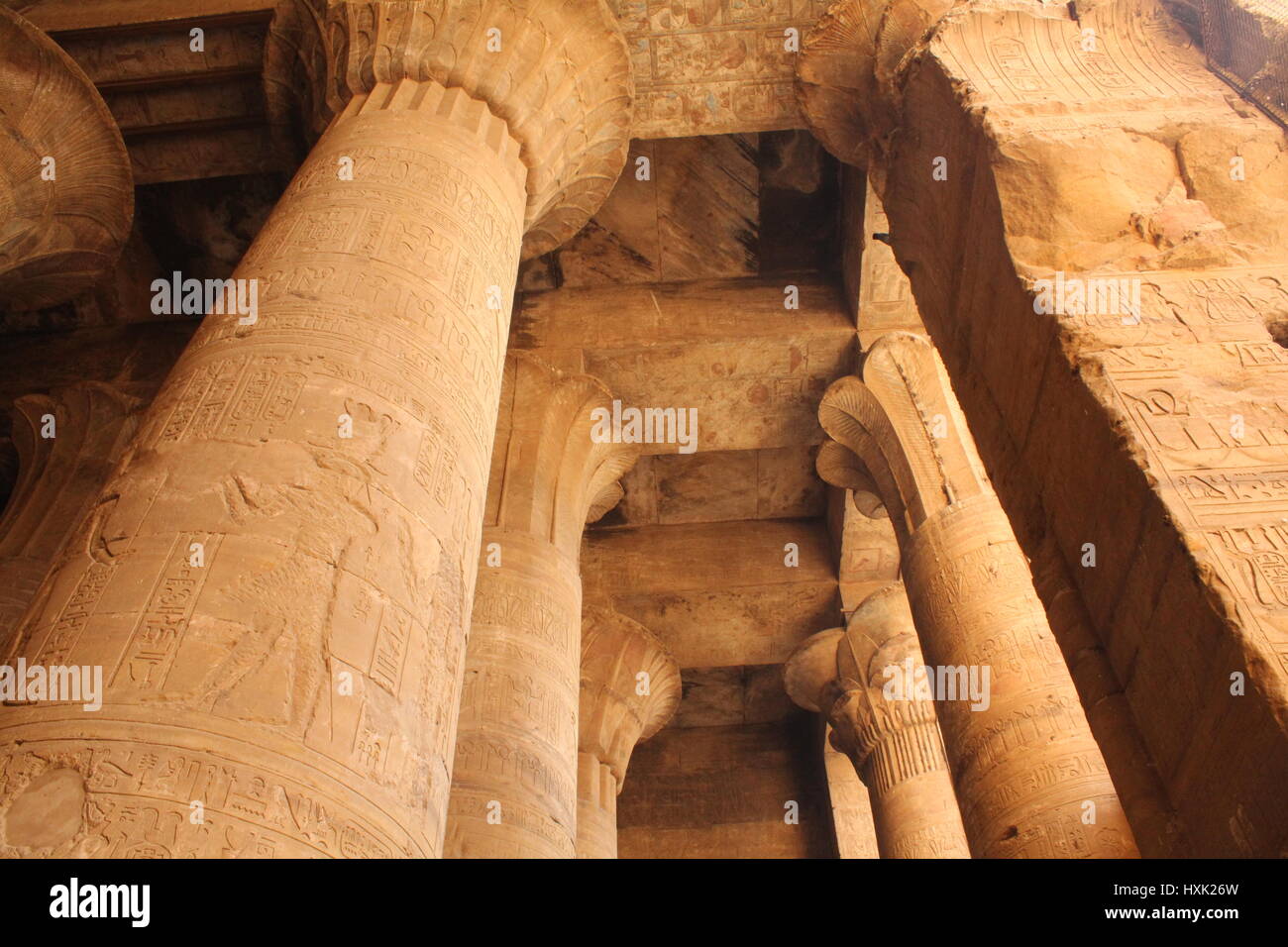 Edfu Tempel des Horus in Edfu Stadt am Nil Stockfotografie - Alamy