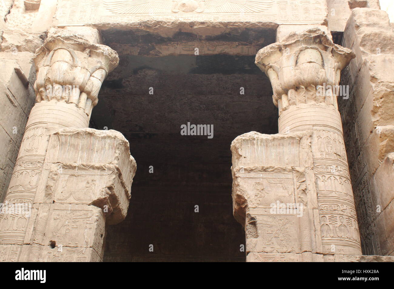 Edfu Tempel des Horus in Edfu Stadt am Nil Stockfotografie - Alamy