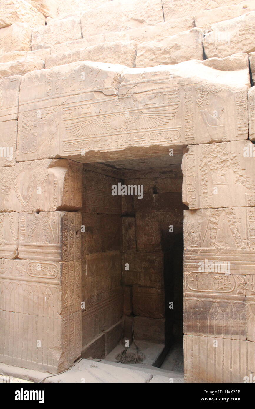Edfu Tempel des Horus in Edfu Stadt am Nil Stockfotografie - Alamy