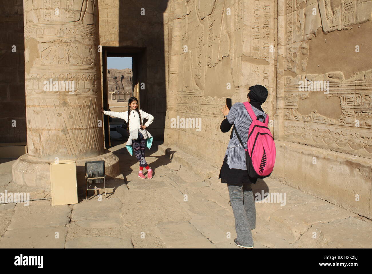 Edfu Tempel des Horus in Edfu Stadt am Nil Stockfotografie - Alamy