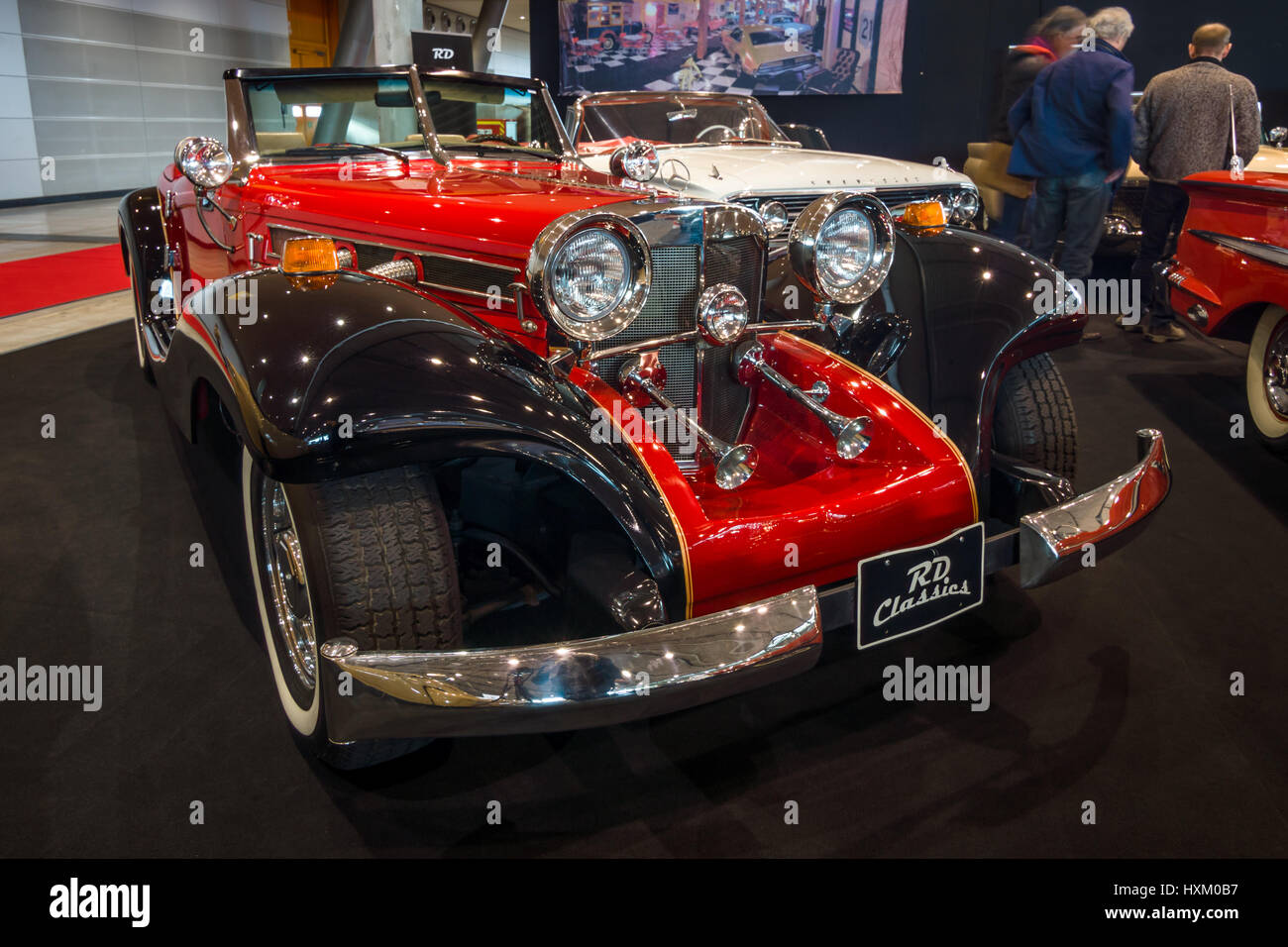 Mercedes 500 -Fotos und -Bildmaterial in hoher Auflösung – Alamy