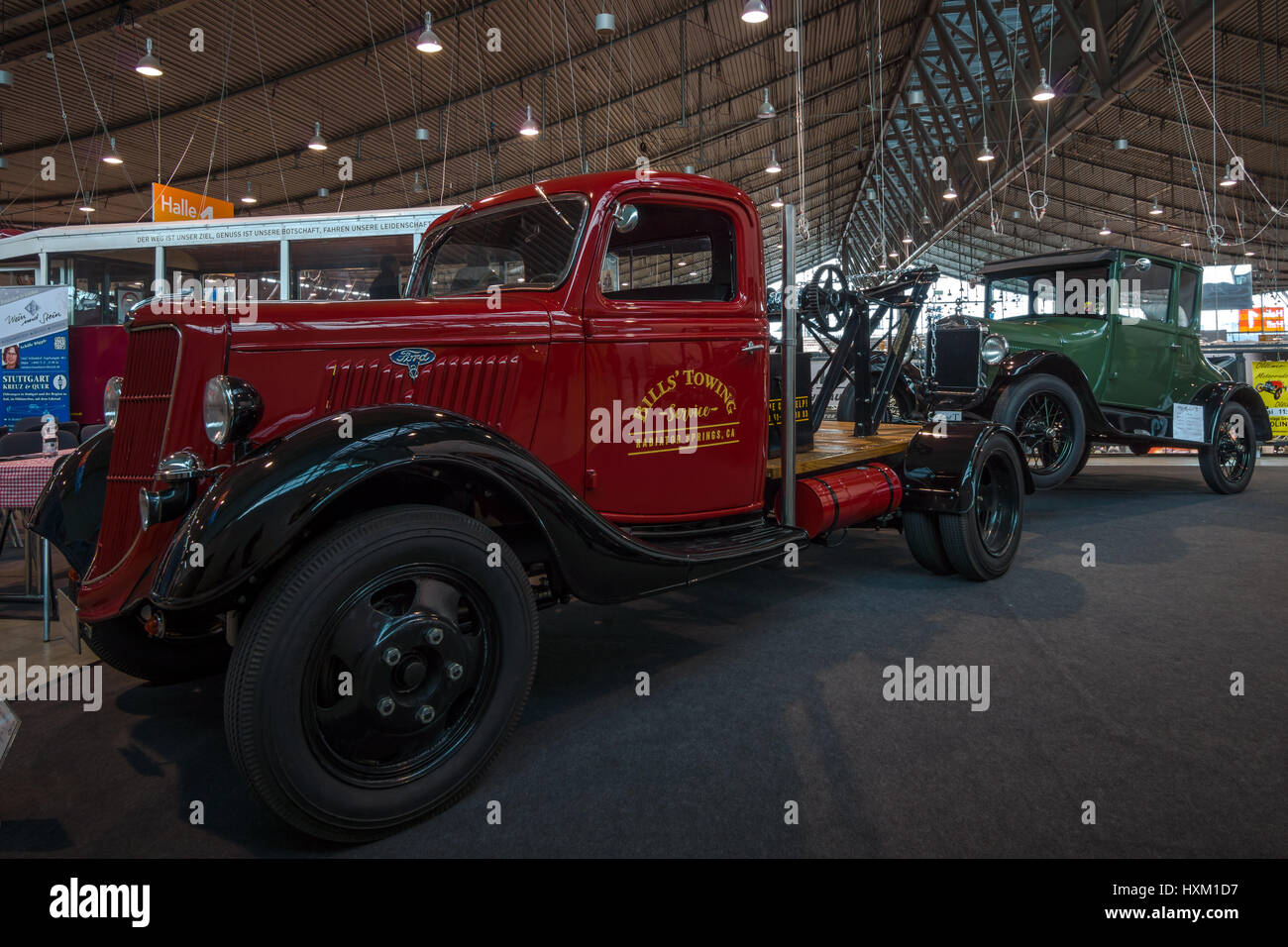 STUTTGART, Deutschland - 2. März 2017: Automobil-Abschleppwagen basiert ...