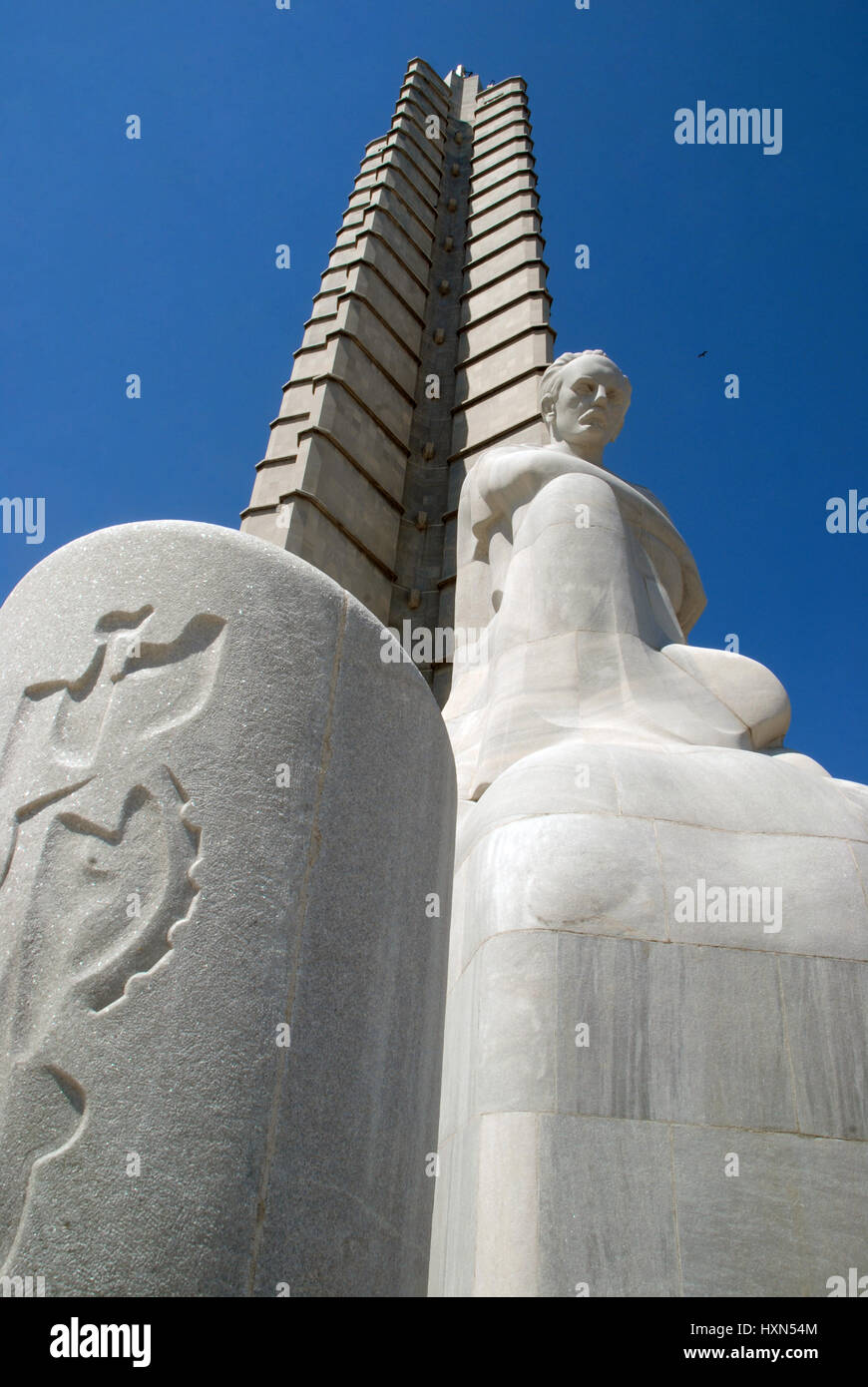 Der Platz der Revolution in Havanna mit seinem berühmten Turm und Jose ...
