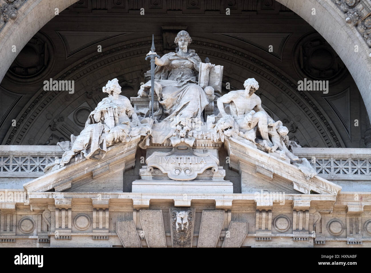 Justitia Statue auf Schloss Justice(Palazzo di Giustizia), Sitz der ...