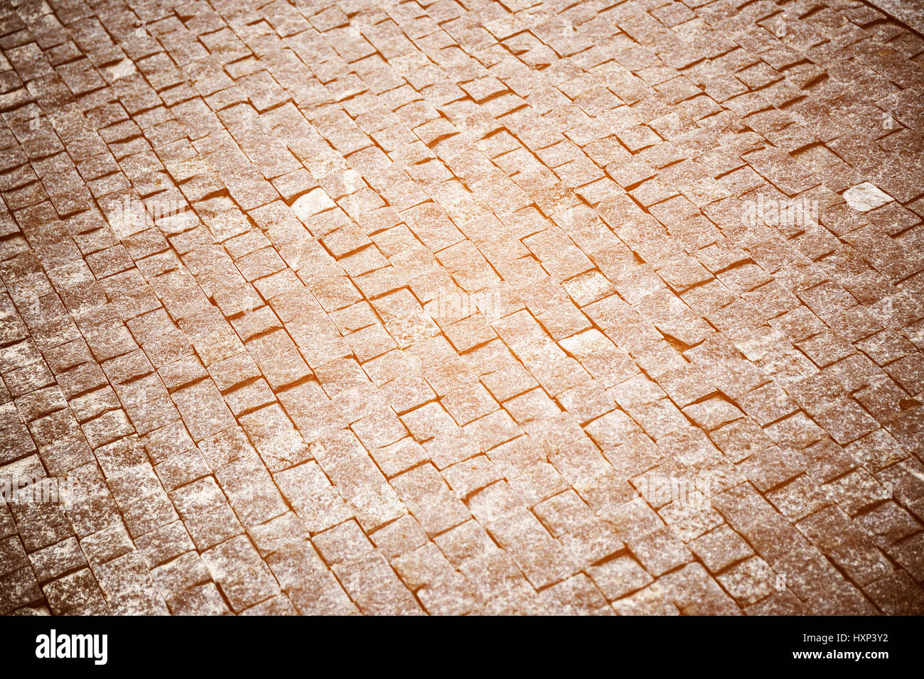 Schräge Sicht auf die Pflasterstein-Straße Stockfotografie - Alamy