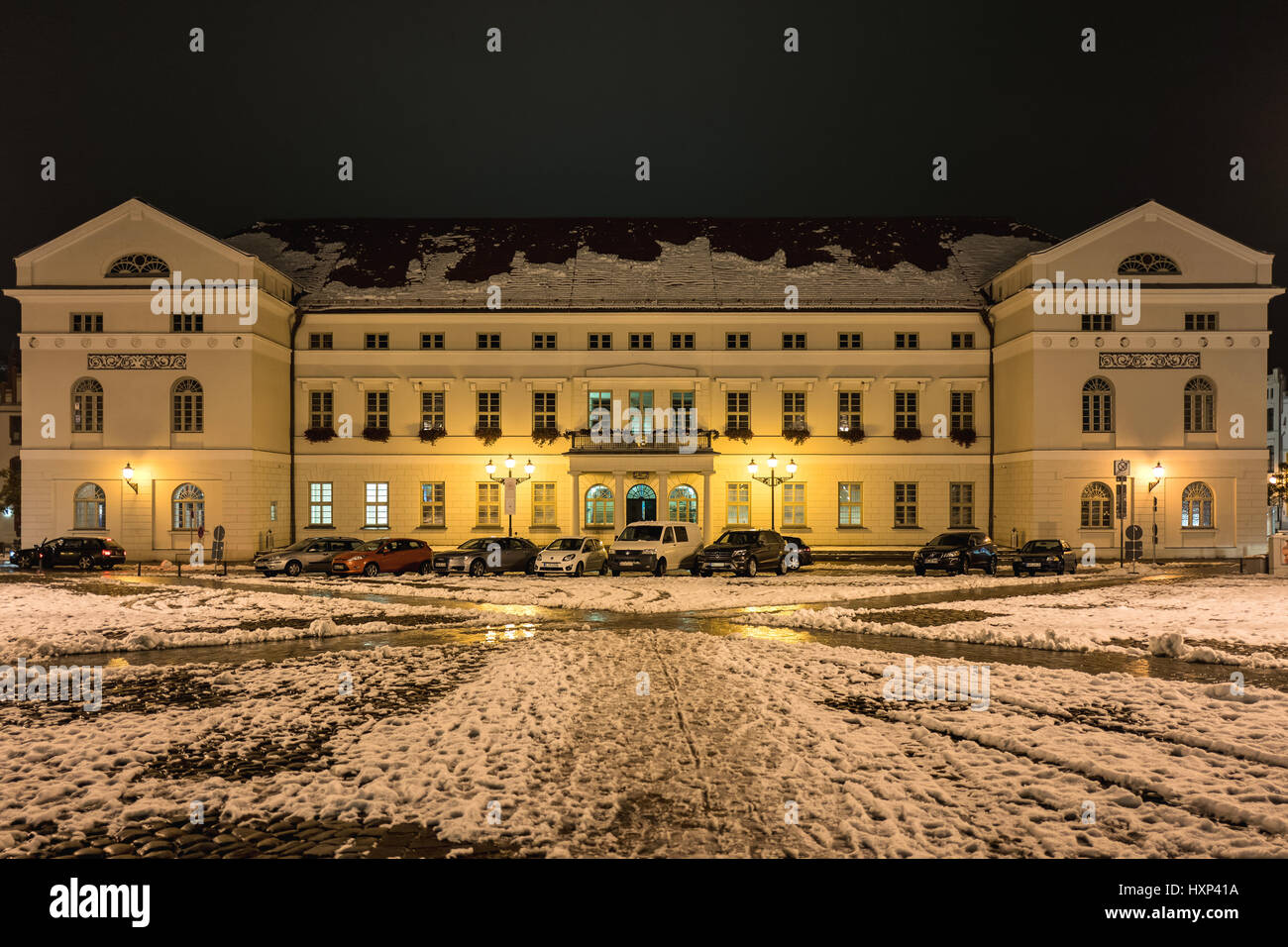 Wismar-Rathaus im Dunkeln Stockfotografie - Alamy