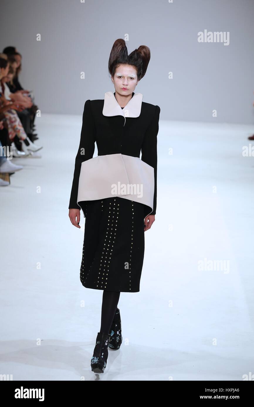 Cat walk -Fotos und -Bildmaterial in hoher Auflösung – Alamy