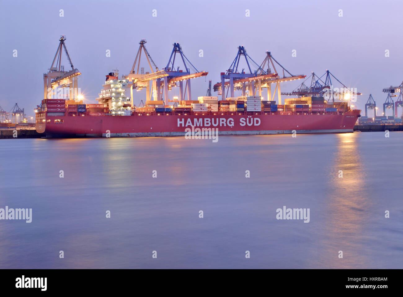 Deutschland, Hamburg, Hafen, Container-Frachter in den Container ...
