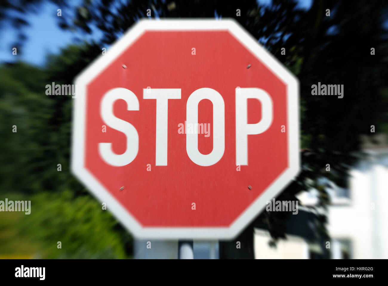 Rotes verkehrsschild -Fotos und -Bildmaterial in hoher Auflösung – Alamy