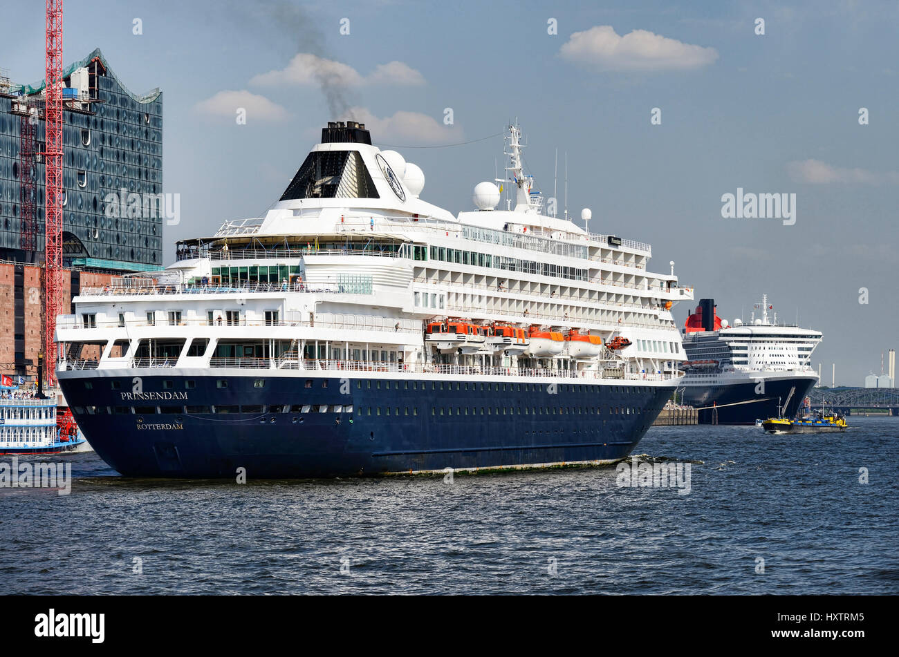 Kreuzfahrtschiffe Prinsendam und Queen Mary 2 im Hamburger Hafen ...
