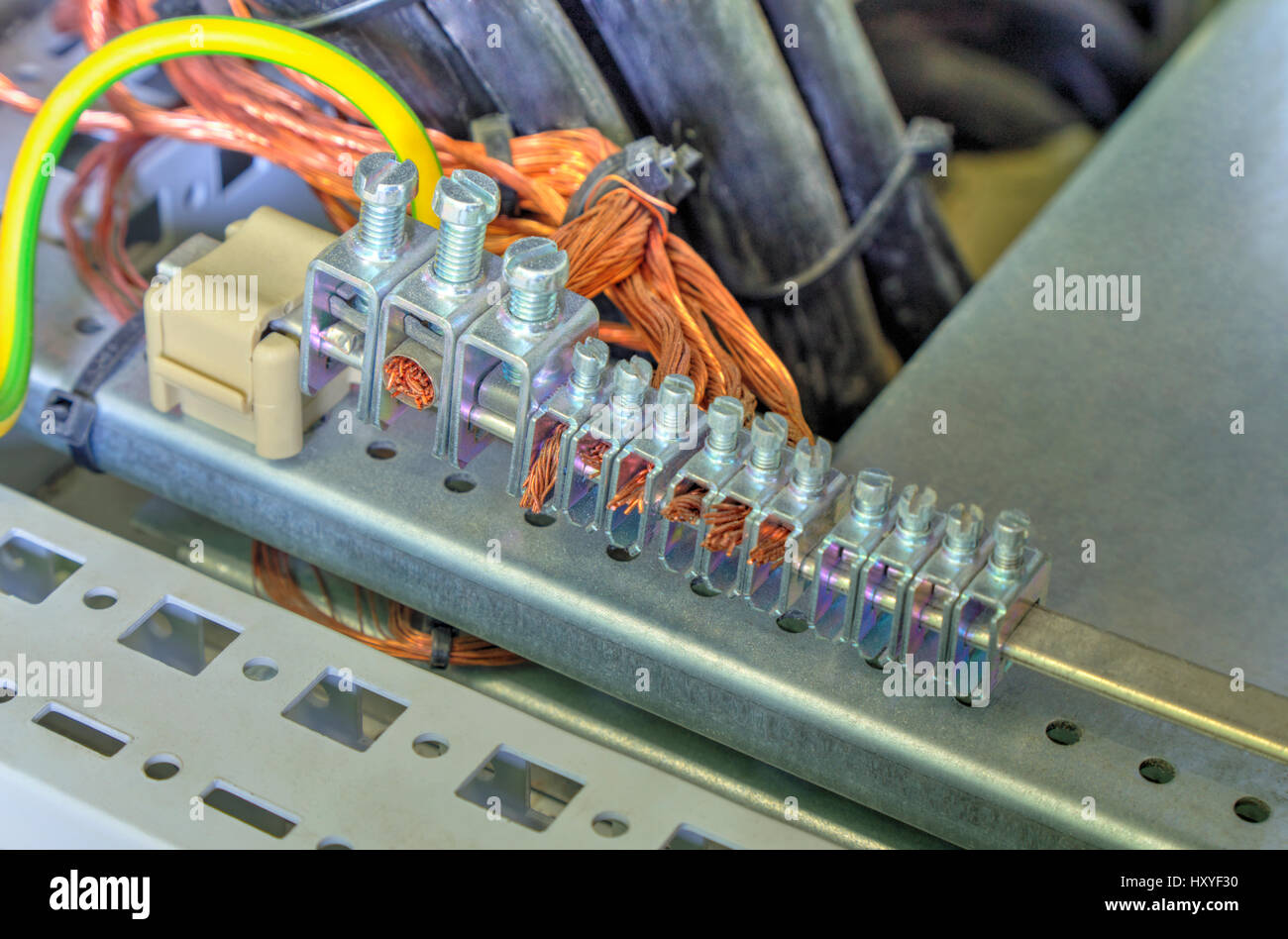 Erdung Von Klemmen Und Kabel Im Industriellen Elektrischen Erdung Von Klemmen Und Kabel Im Industriellen Elektrischen
