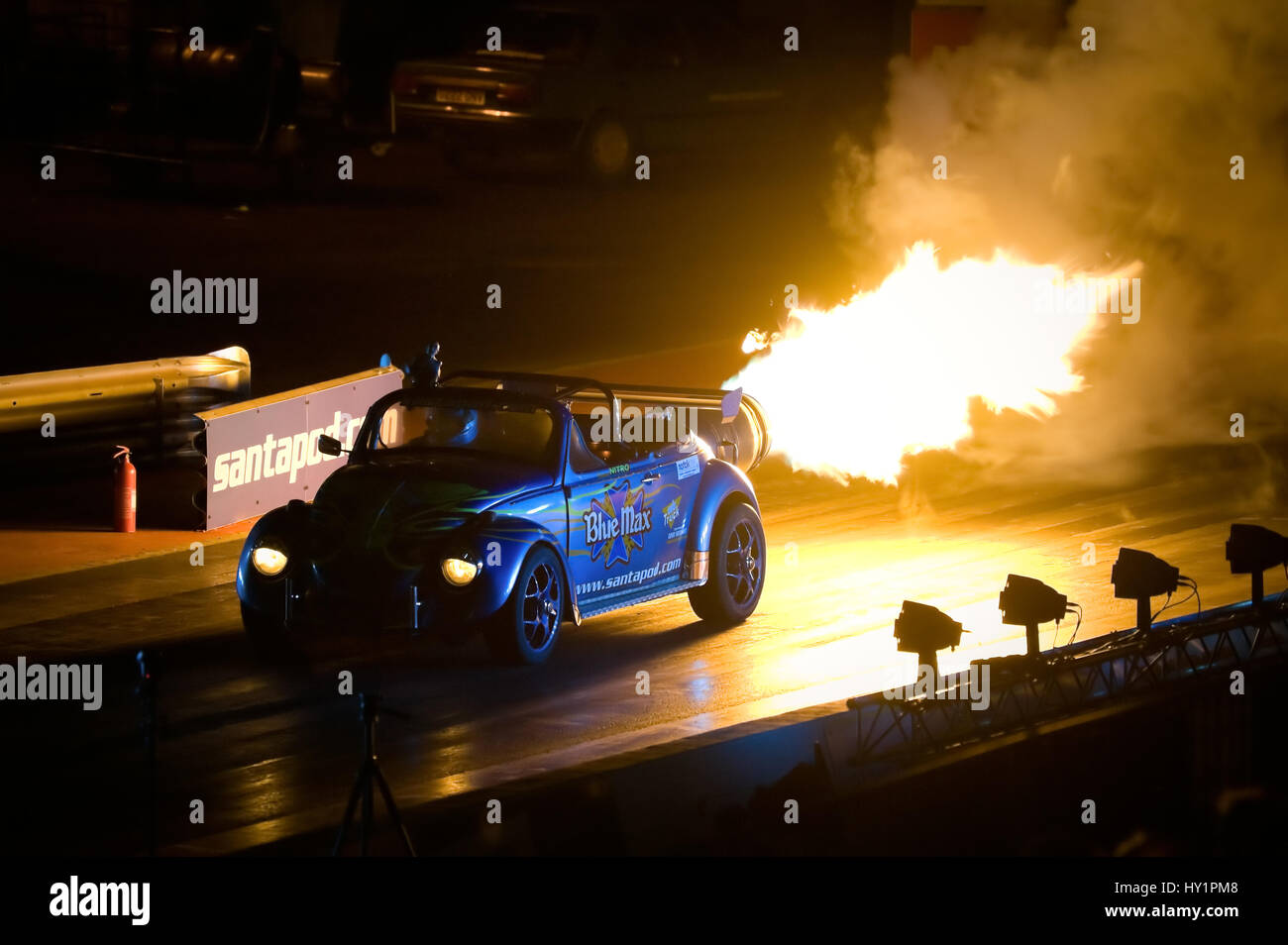 Volkswagen käfer dragster burnout -Fotos und -Bildmaterial in hoher ...