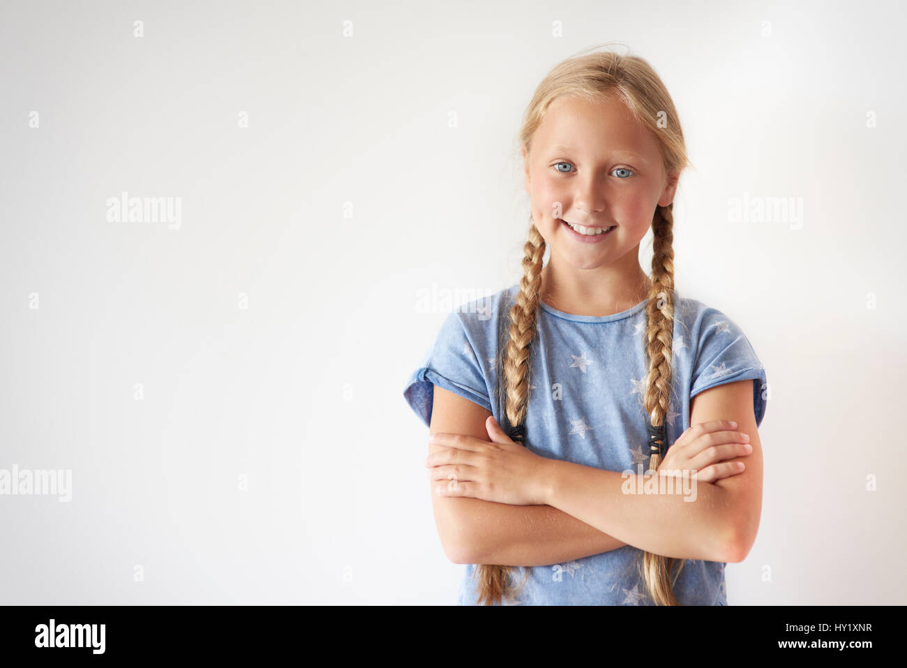 Blondes haar mädchen -Fotos und -Bildmaterial in hoher Auflösung – Alamy