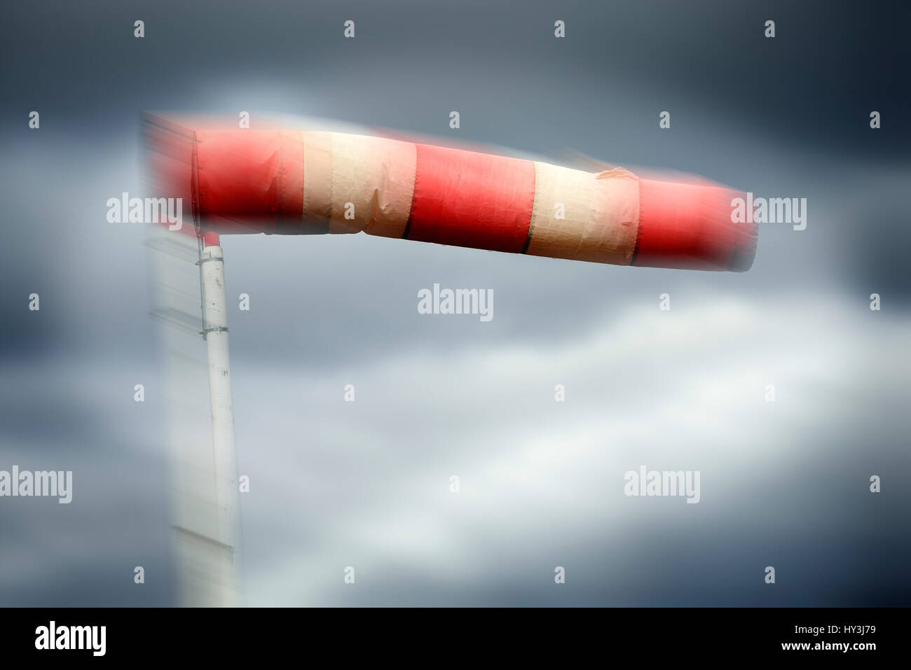 Wetterfahne wetterfahnen -Fotos und -Bildmaterial in hoher Auflösung ...